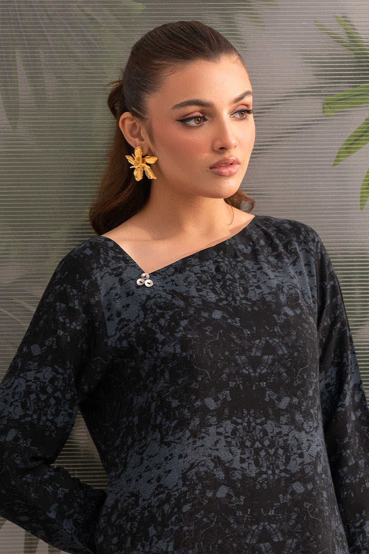 Luxury Women's Clothing in Pakistan - Noosh | Embroidered & Printed