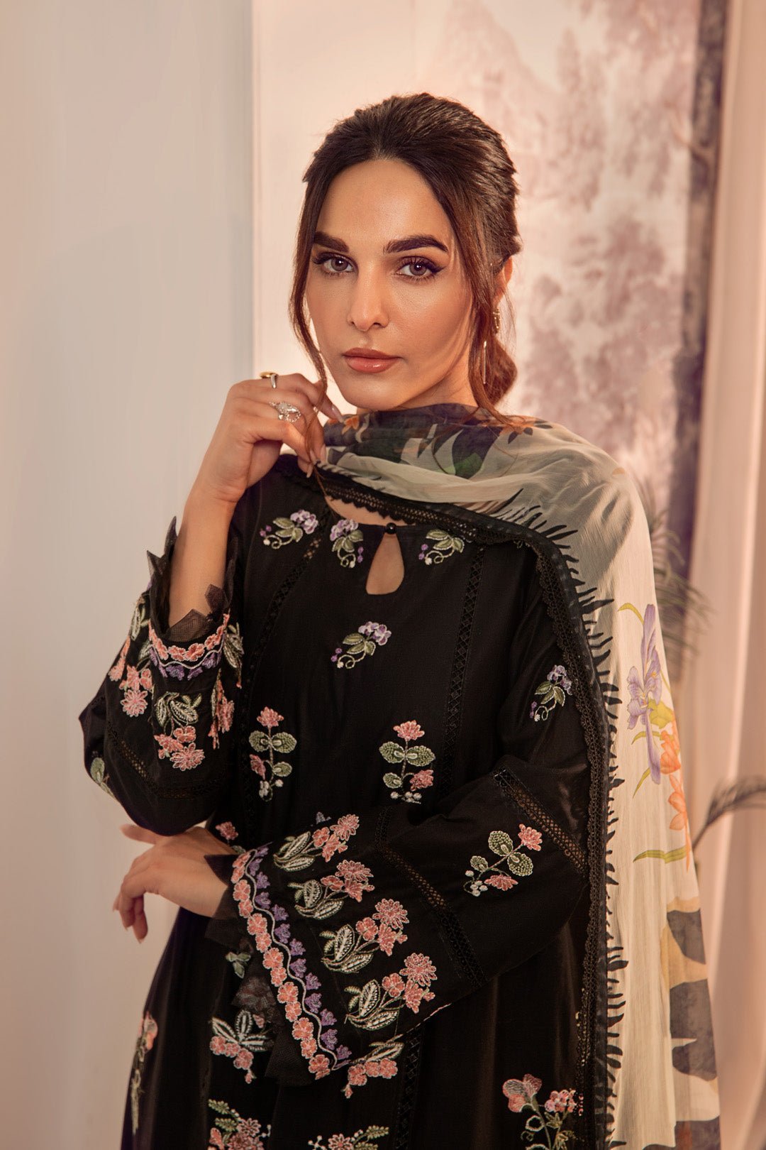 Luxury Women's Clothing in Pakistan - Noosh | Embroidered & Printed